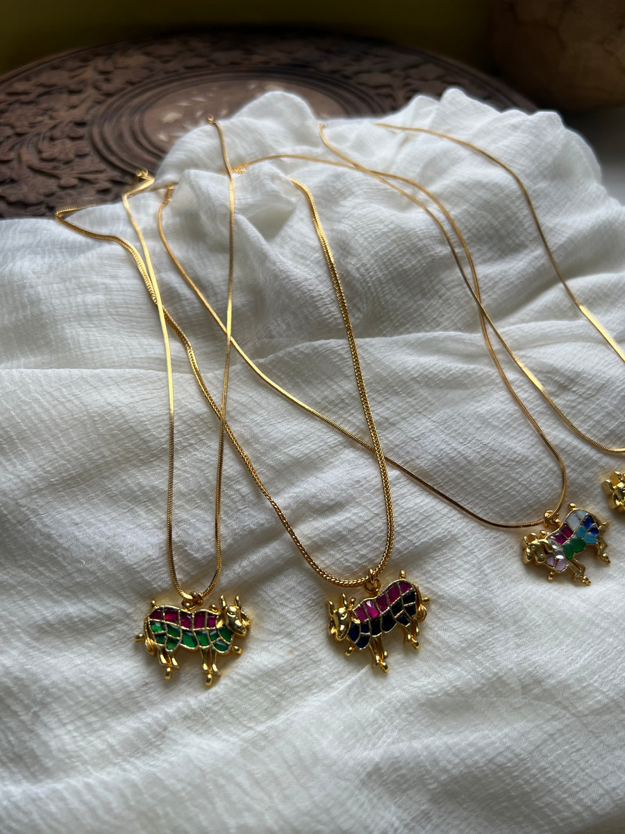Kundan Cow pendant with chain – House of Jhumkas